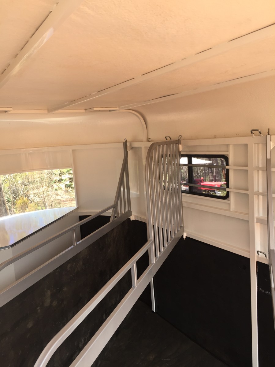 Angle Load Series – NW Horse Floats